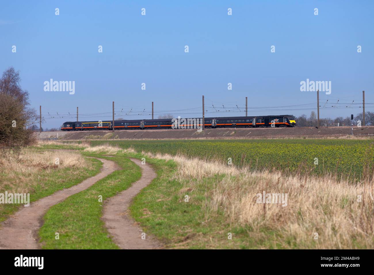 Arriva Grand Central High speed train ( Intercity 125 ) passing ...
