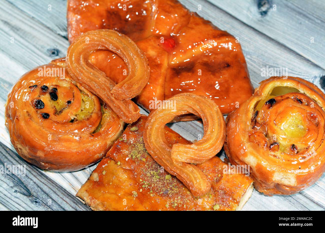 Turkish Churros Halka Tatlisi circular dessert, Apple pie, Cinnamon ...