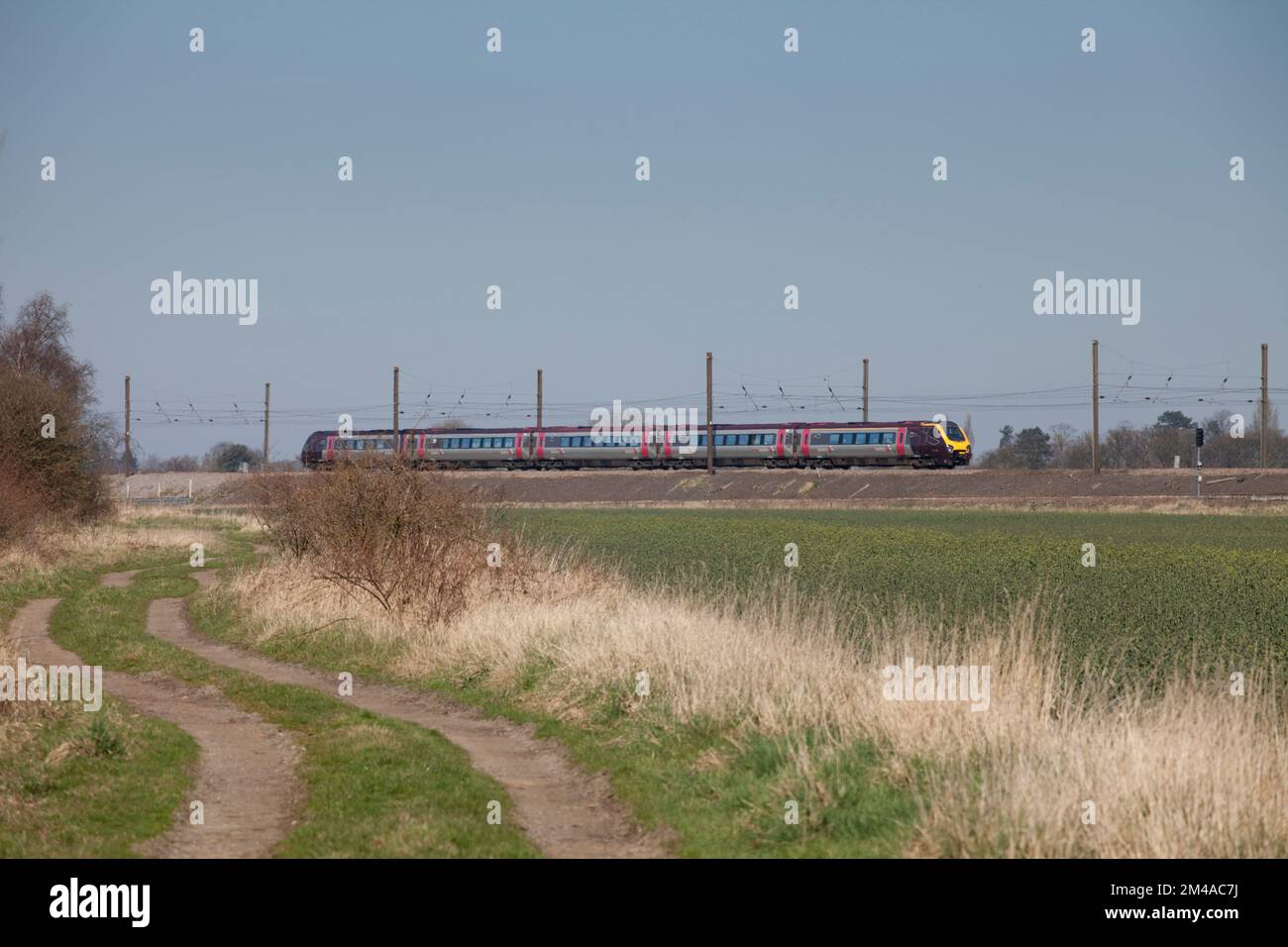 Arriva Crosscountry Trains diesel class 221 Bombardier voyager train in ...