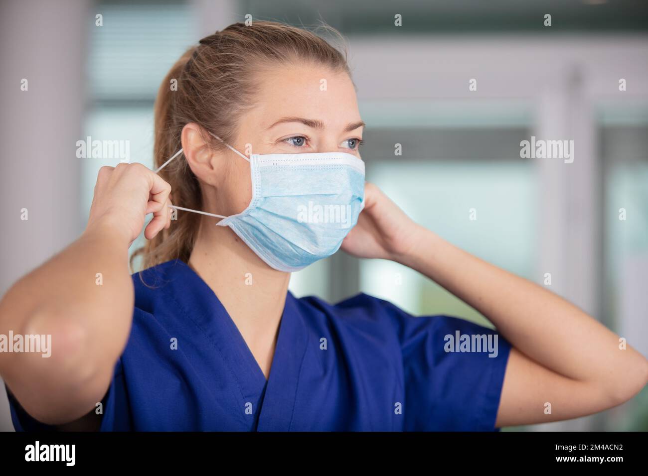 Surgery facemask hi-res stock photography and images - Alamy