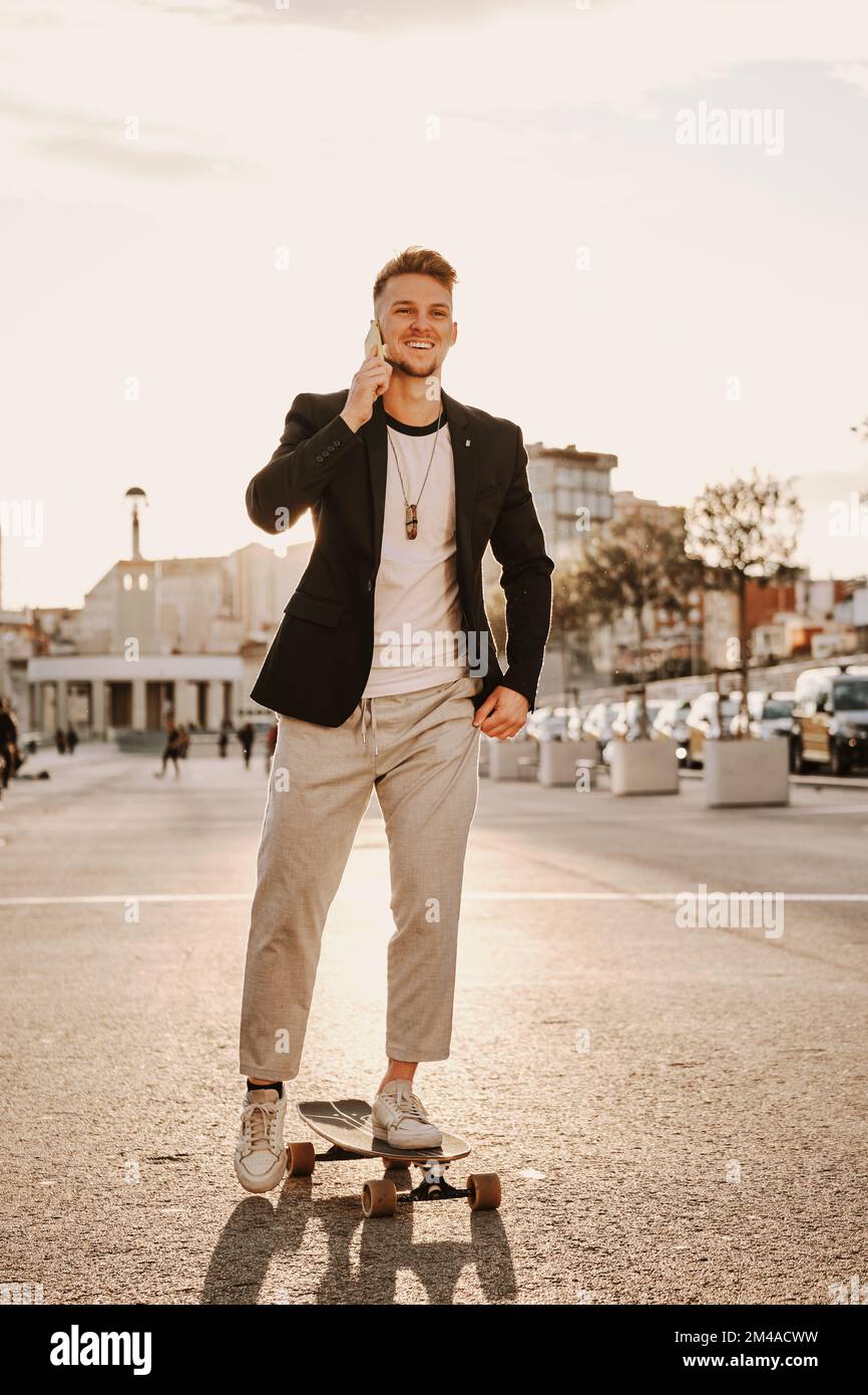 Man skating hi-res stock photography and images - Alamy