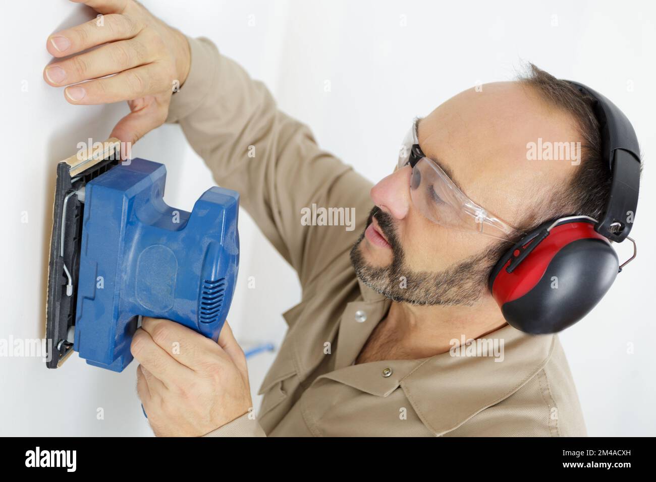 Hand man sanding wall hi-res stock photography and images - Alamy