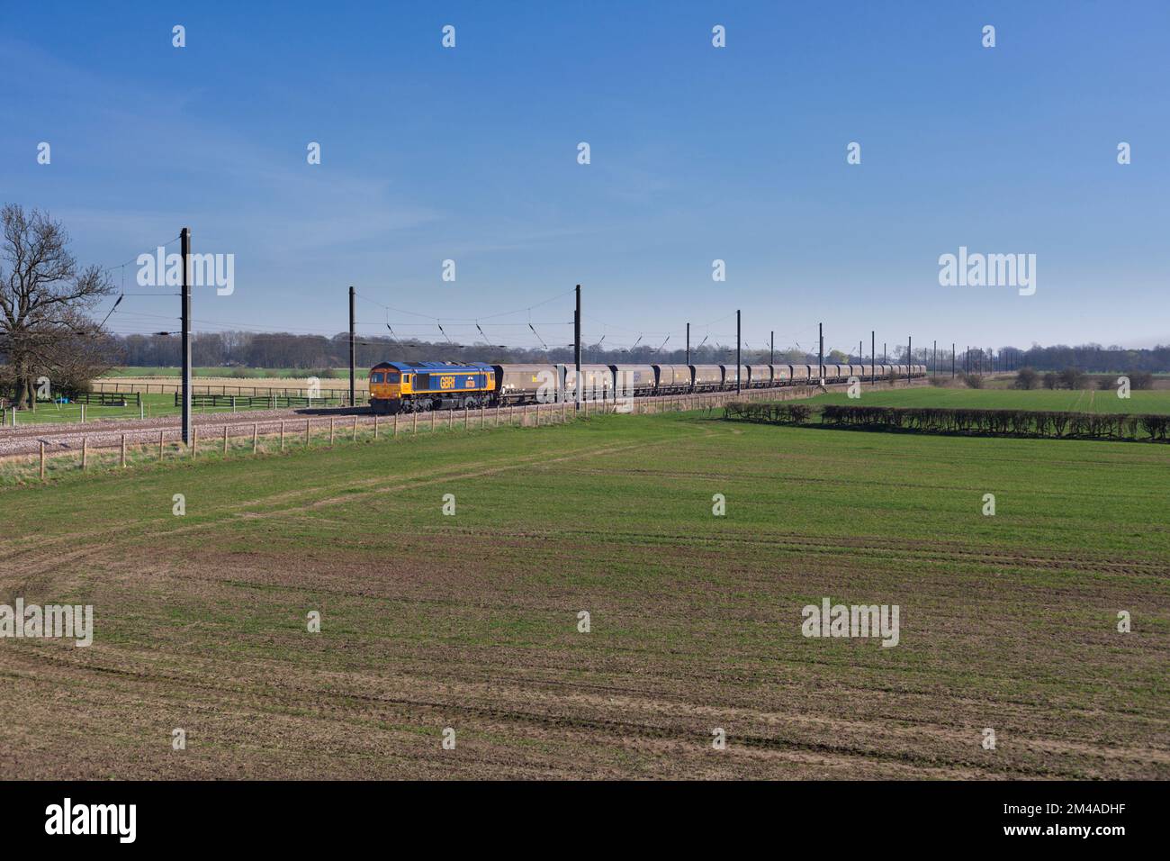 GB Railfreight class 66 diesel locomotive 66729 hauling train of empty ...