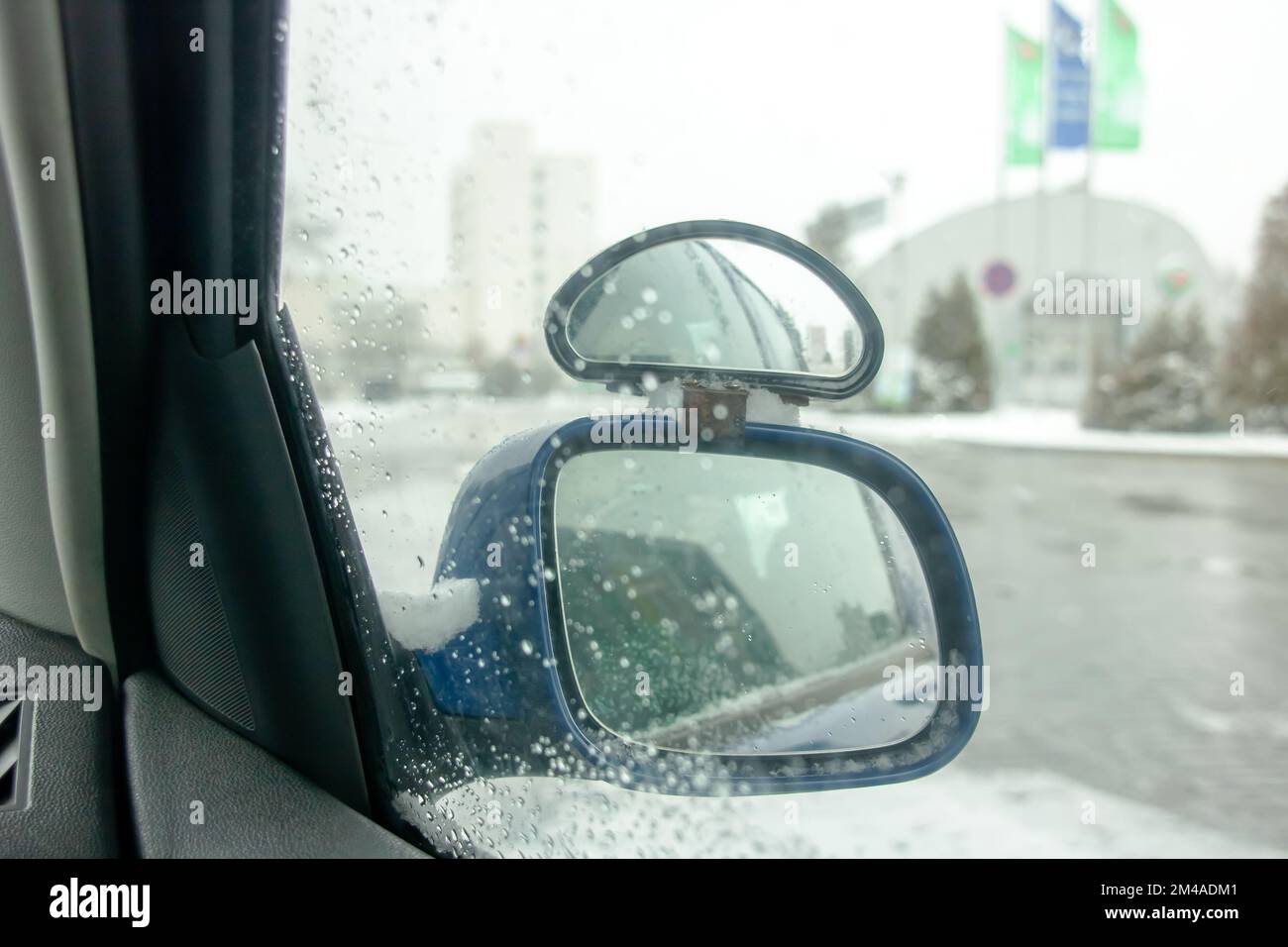 Side mirror of the car in the snow close up Stock Photo - Alamy