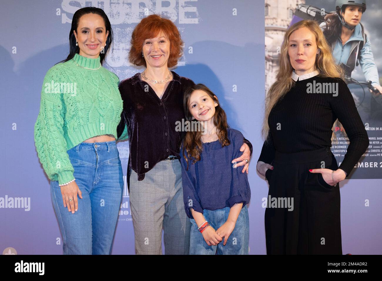 Dresden, Germany. 19th Dec, 2022. Stephanie Stumph (l-r), Heike Trinker ...