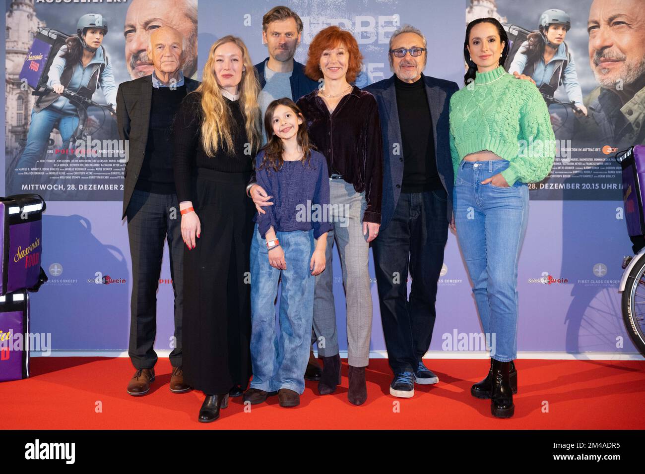 Dresden, Germany. 19th Dec, 2022. Dietrich Hollinderbäumer (l-r ...