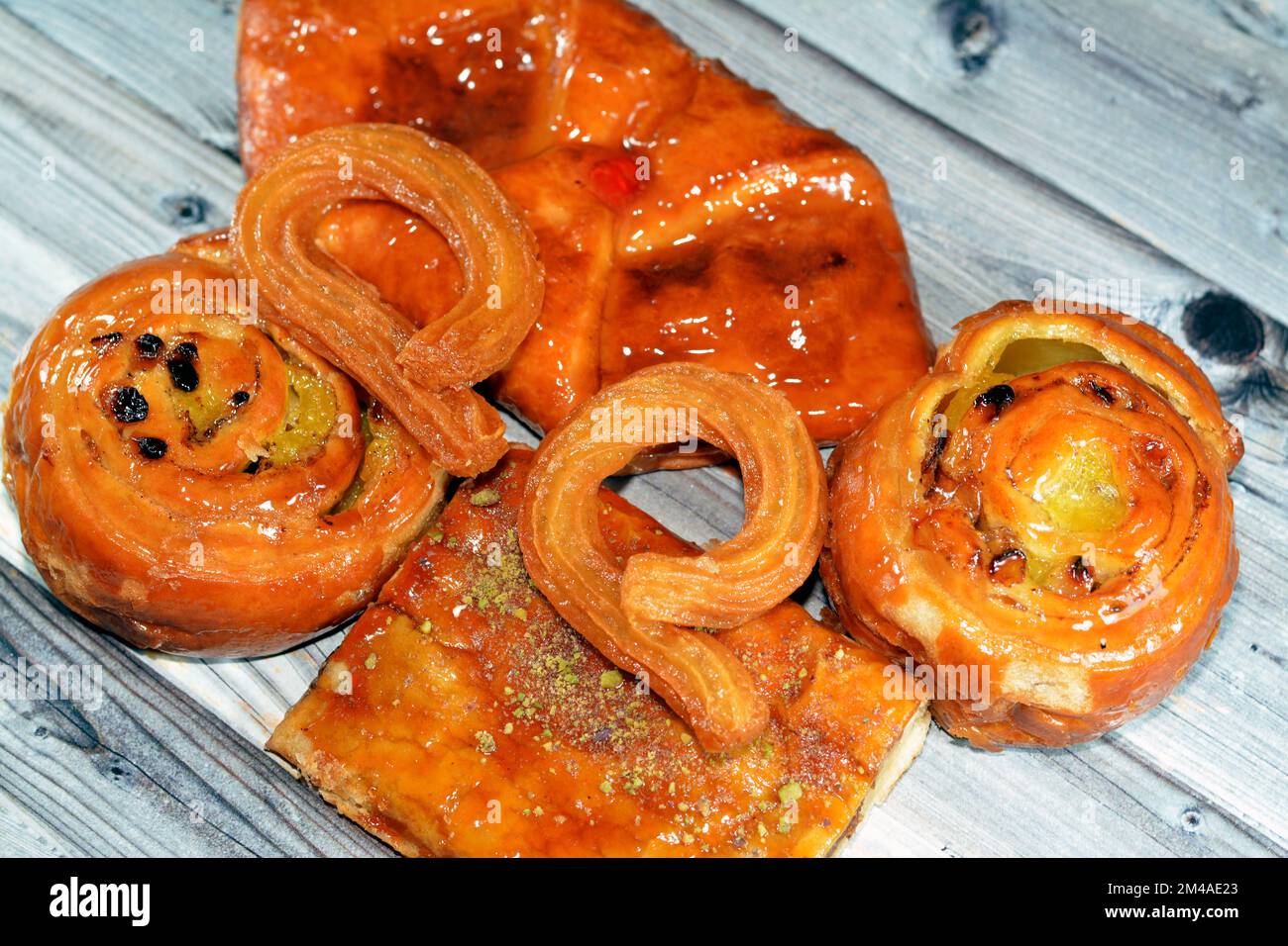 Turkish Churros Halka Tatlisi circular dessert, Apple pie, Cinnamon ...