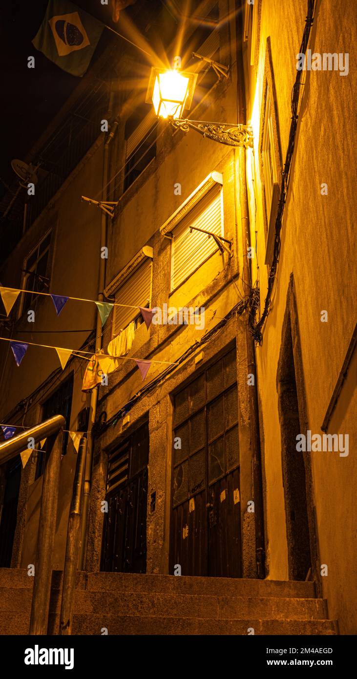 Historic porto street scene hi-res stock photography and images - Alamy