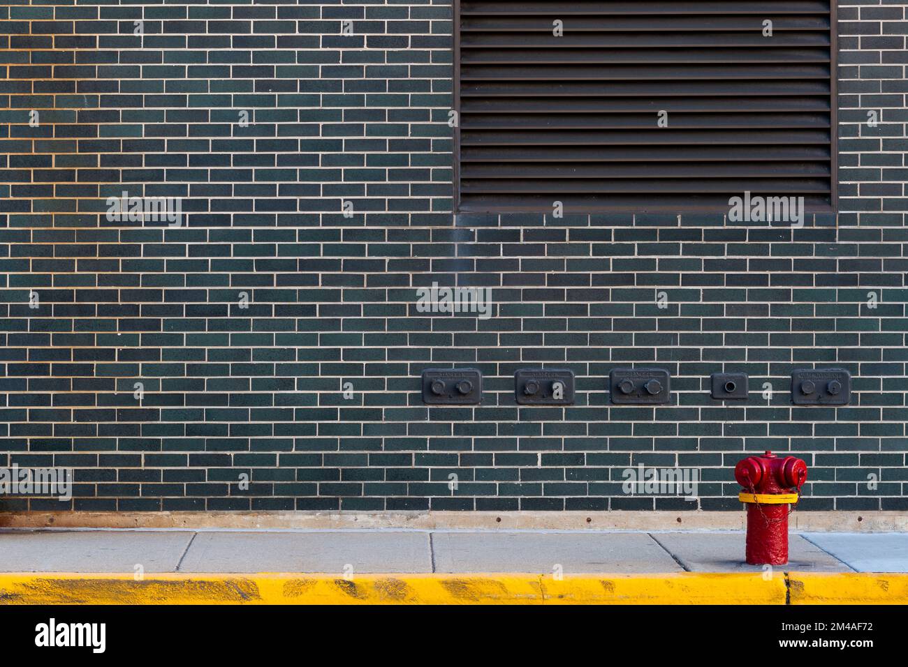 Fire hydrant on a sidewalk in downtown Chicago Stock Photo - Alamy