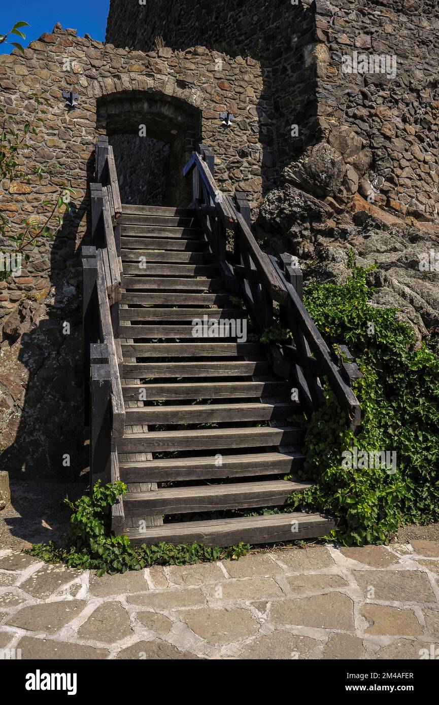 Oaken steps ascend to today’s arched entrance to medieval Hollókő ...