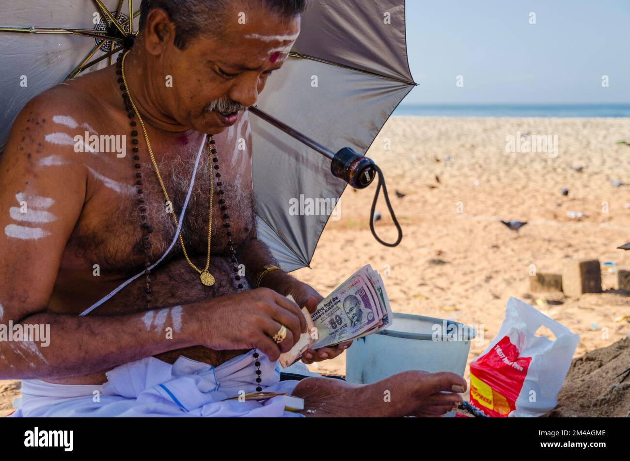 Counting money india hi-res stock photography and images - Alamy