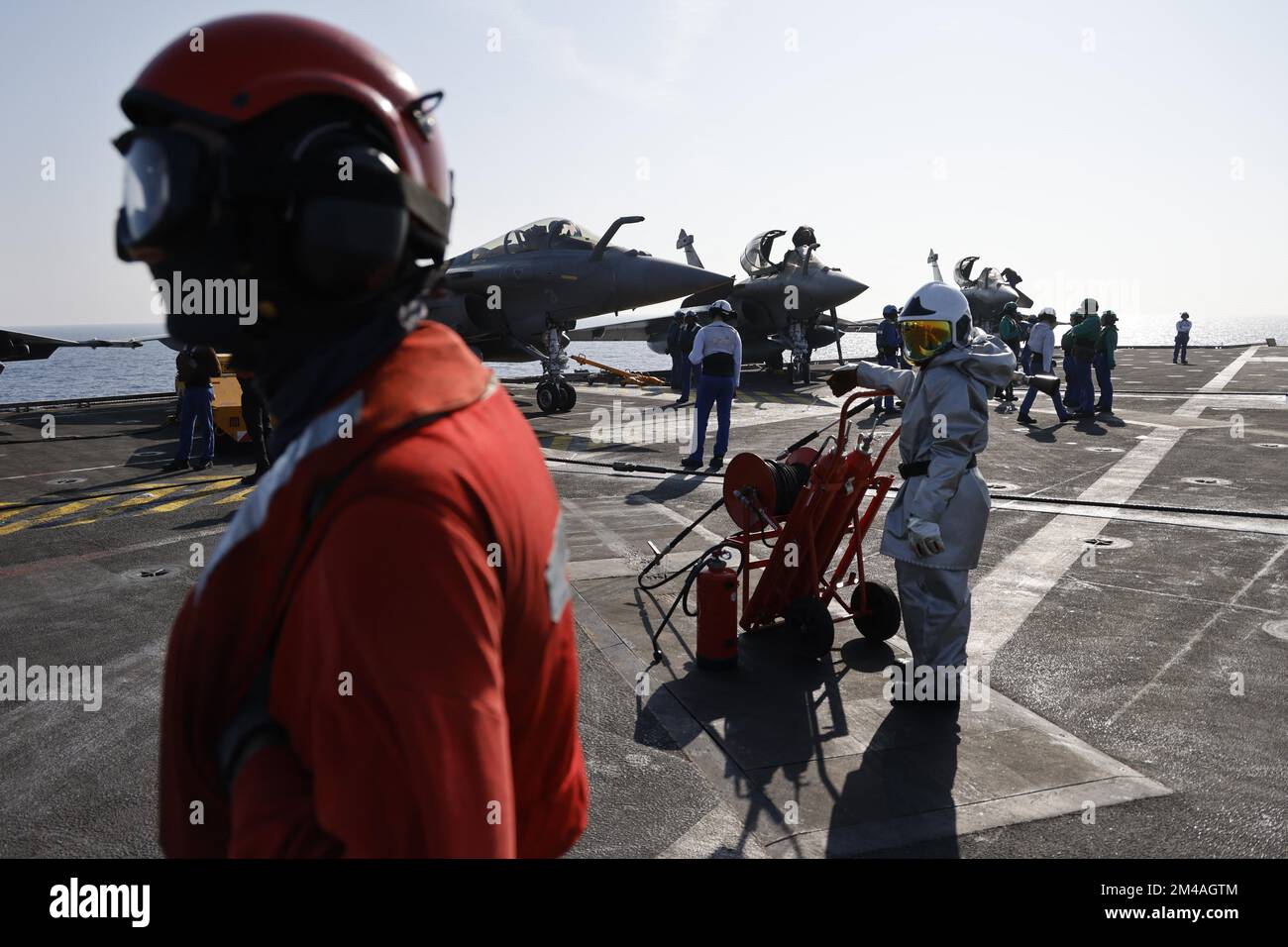 Rea Sea, December 19, 2022. - A French navy aviation fuels crew member ...
