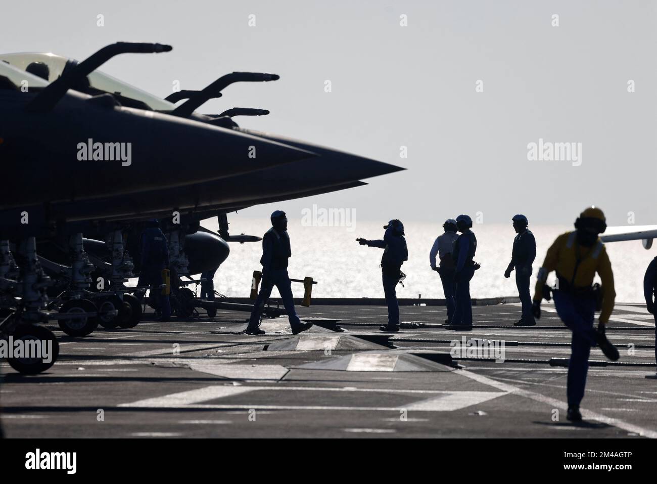 Rea Sea, December 19, 2022. - French navy personnel operate on the ...