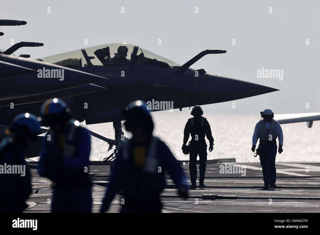 Rea Sea, December 19, 2022. - French navy personnel operate on the ...