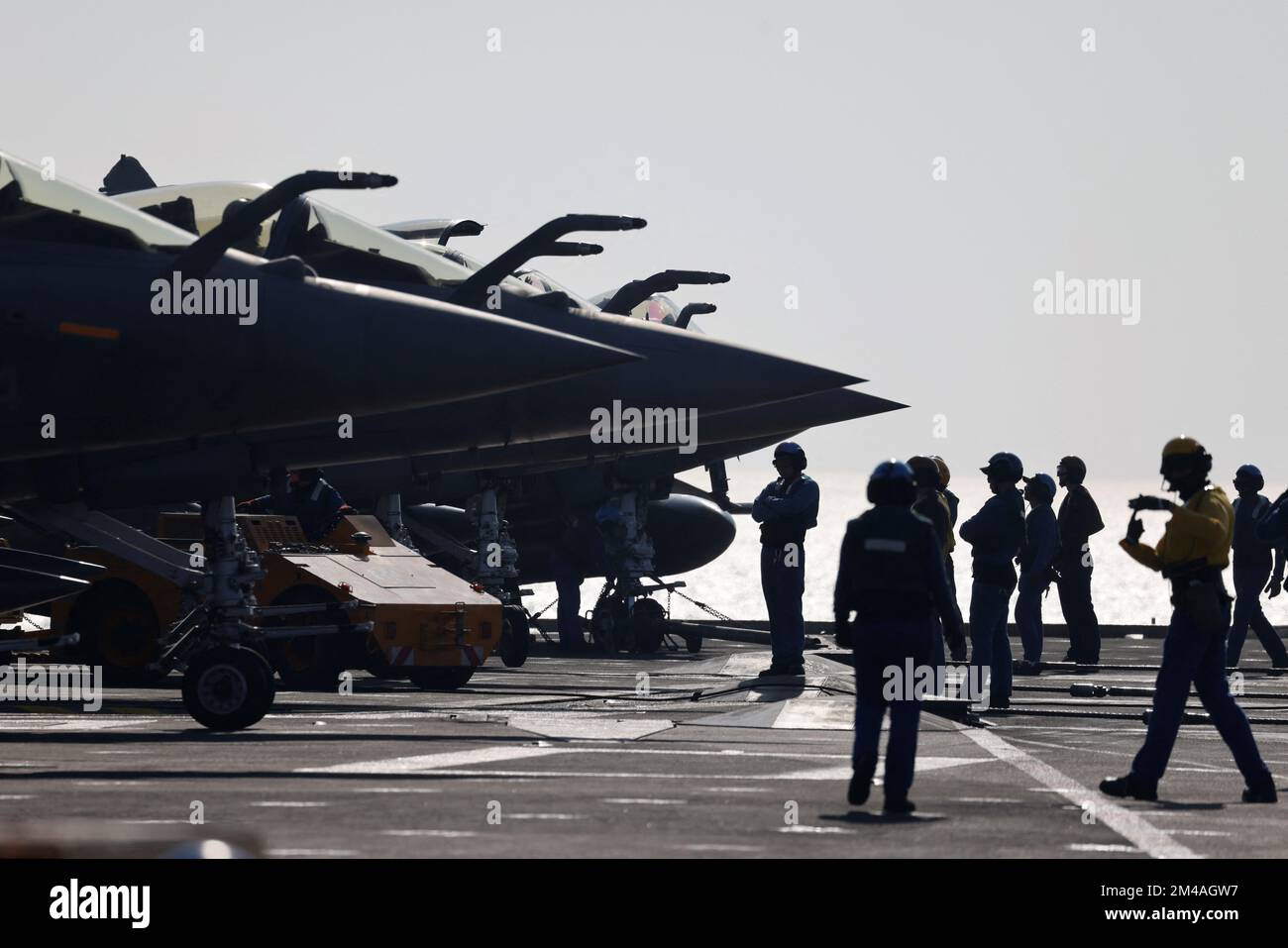 Rea Sea, December 19, 2022. - French navy personnel operate on the ...