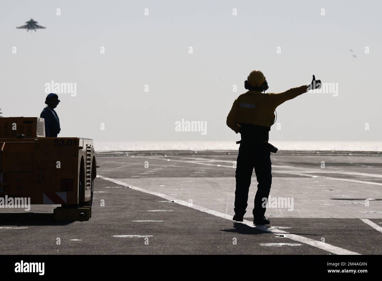 Rea Sea, December 19, 2022. - A French navy aircraft handling officer ...