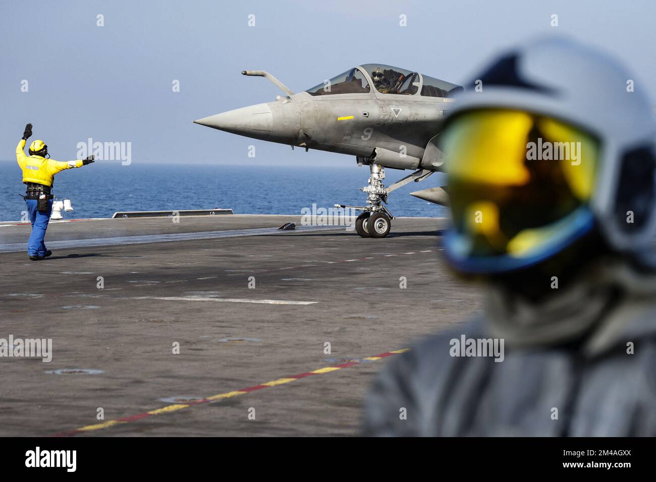 Rea Sea, December 19, 2022. - A French navy aircraft handling officer ...