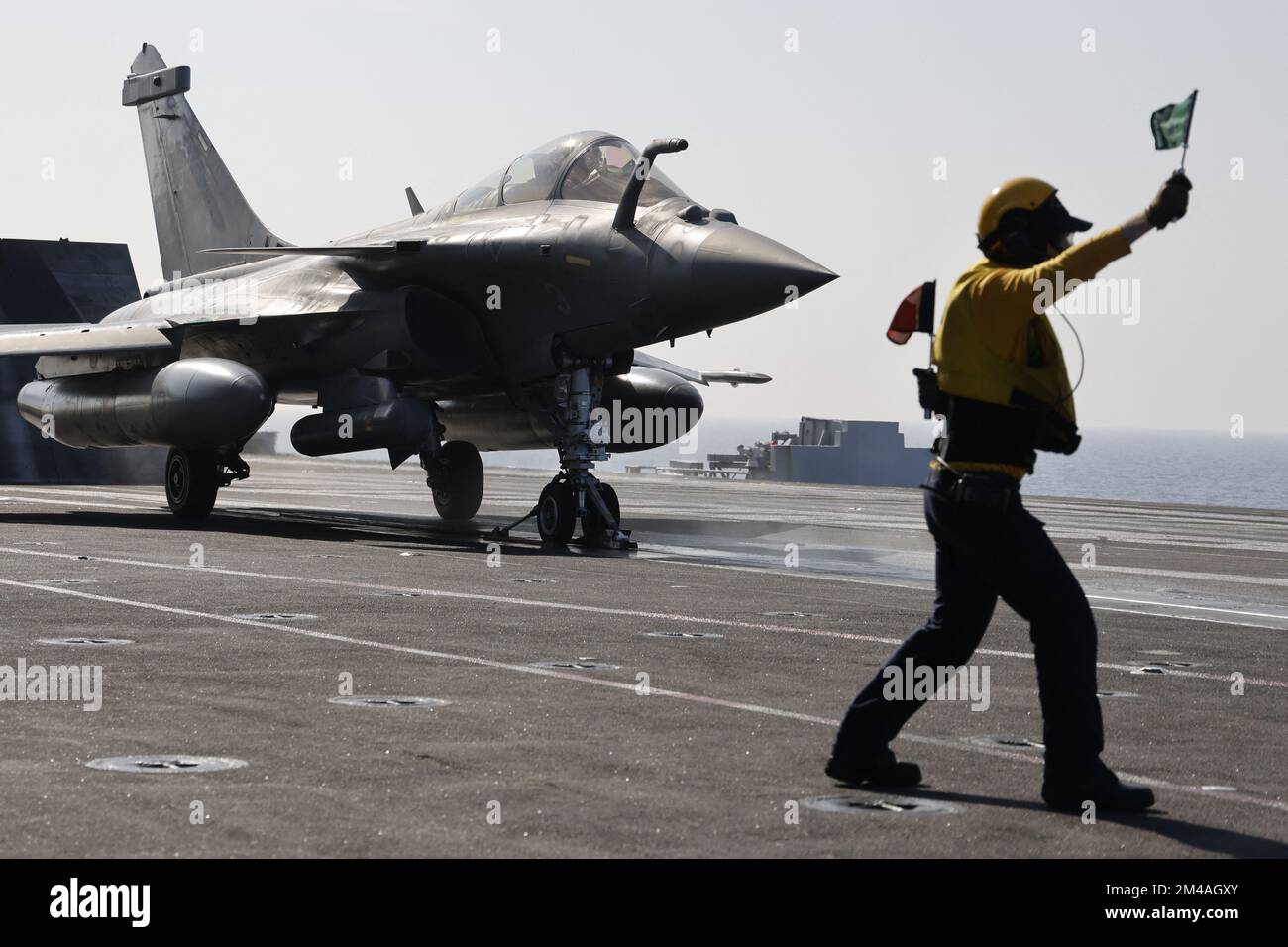 Rea Sea, December 19, 2022. - A French navy aircraft handling officer ...