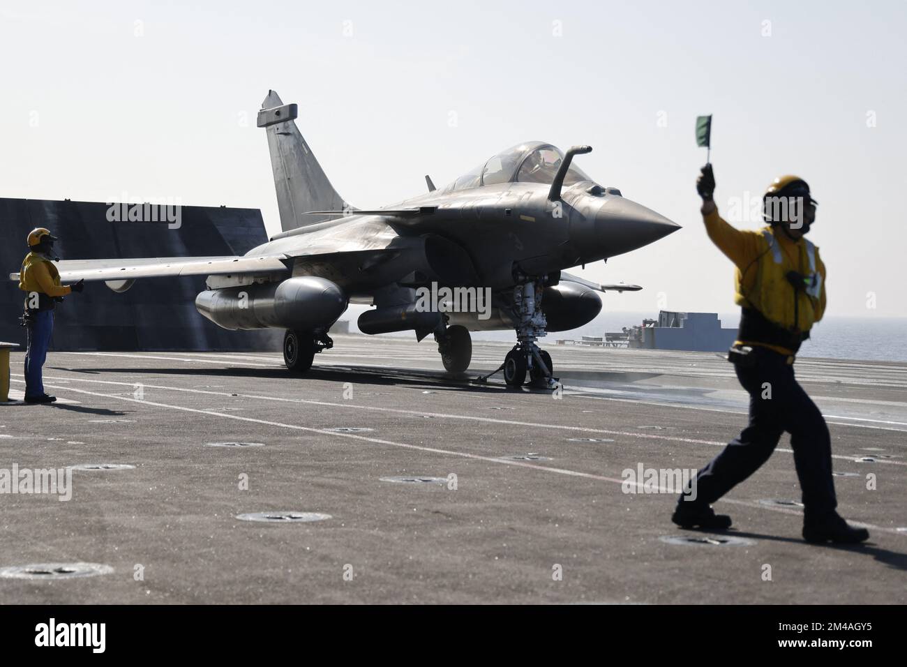 Rea Sea, December 19, 2022. - A French navy aircraft handling officer ...