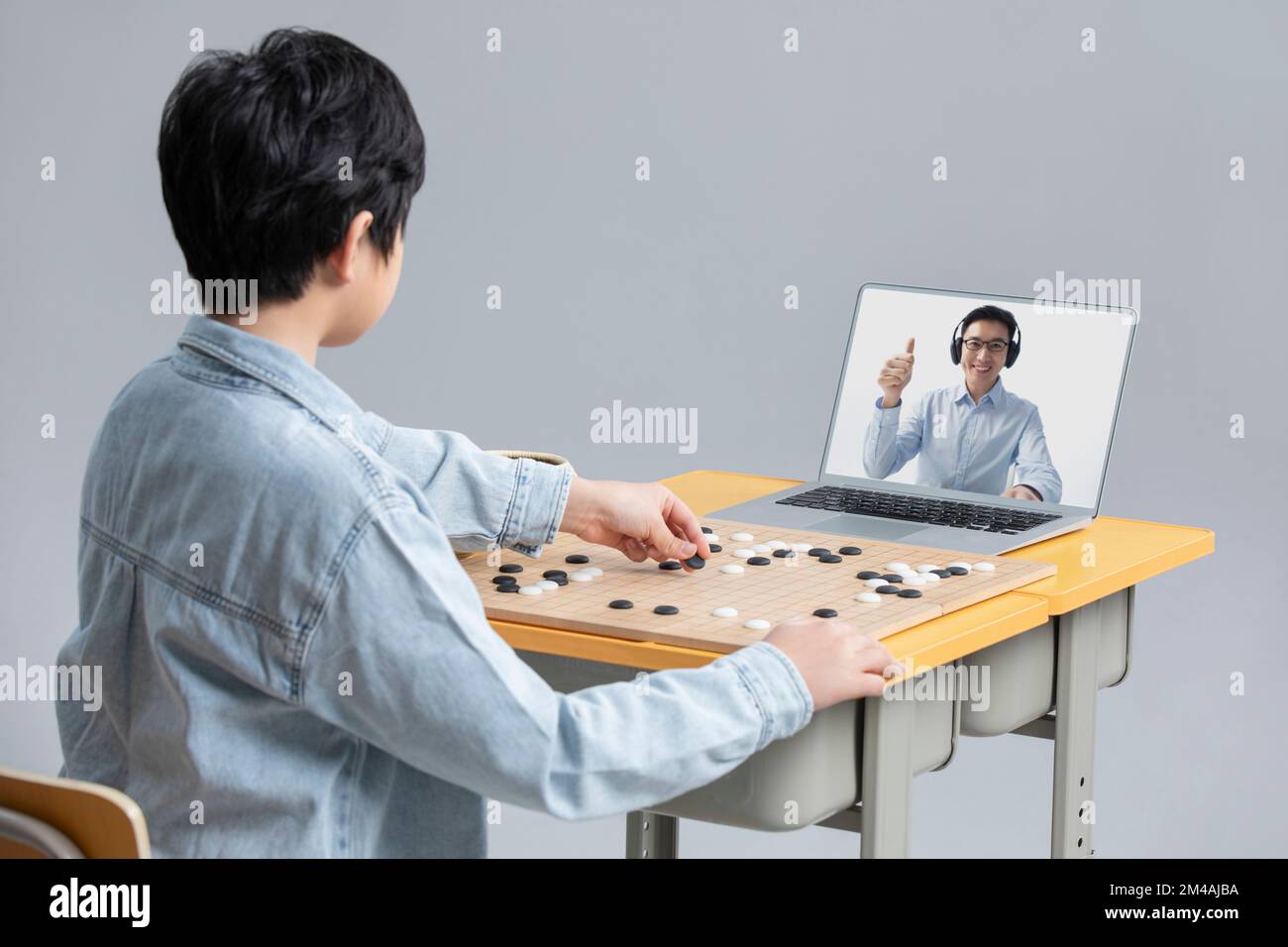Children learning chess computer hi-res stock photography and images ...