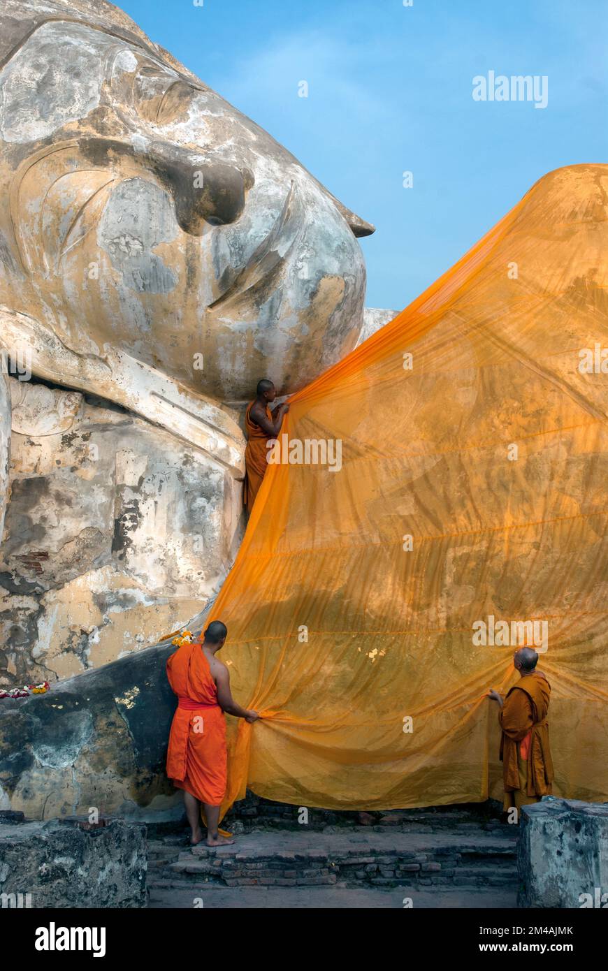 Large fabric cover body of Reclining Buddha by Buddhist Monks at Wat ...