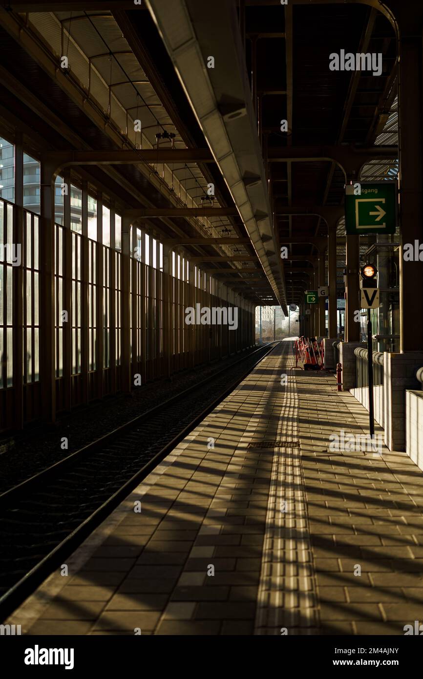 Vertical shot empty subway hi-res stock photography and images - Alamy