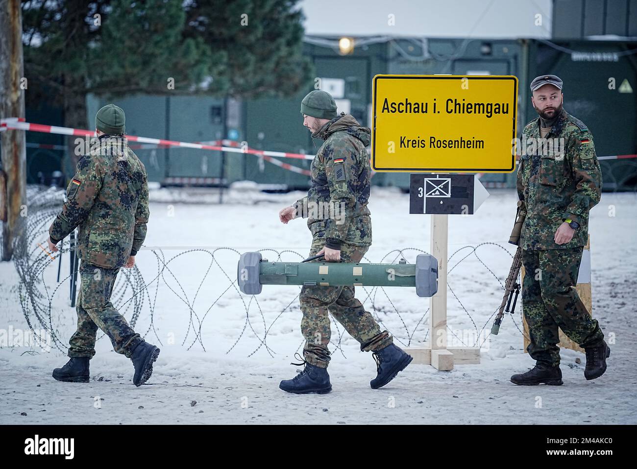 Lest, Slovakia. 20th Dec, 2022. Bundeswehr soldiers walk through the ...