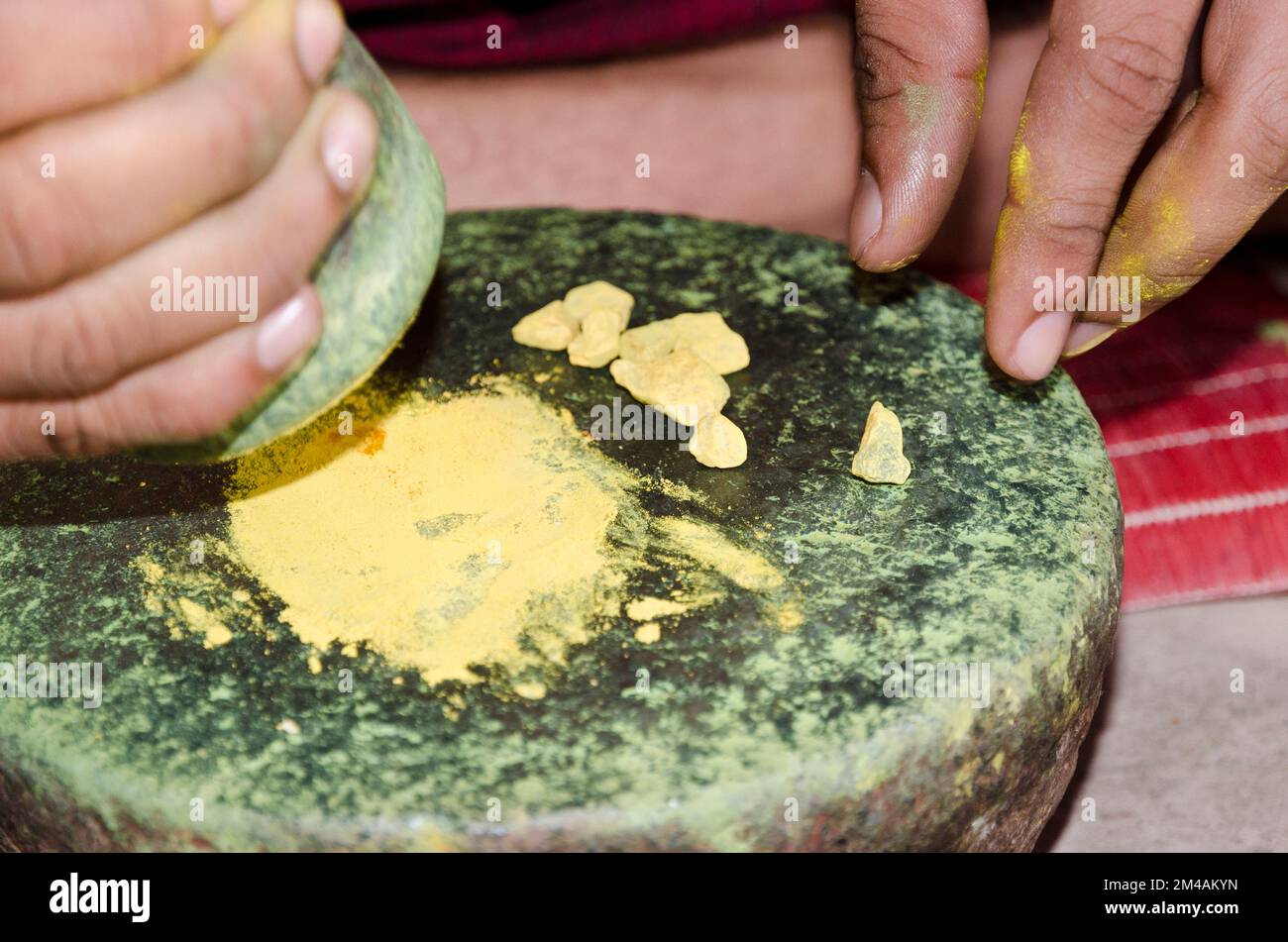 The colour yellow for the make up of the Kathakali-dancers is made from ...