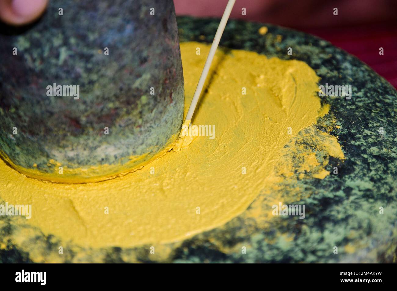 The colour yellow for the make up of the Kathakali-dancers is made from ...