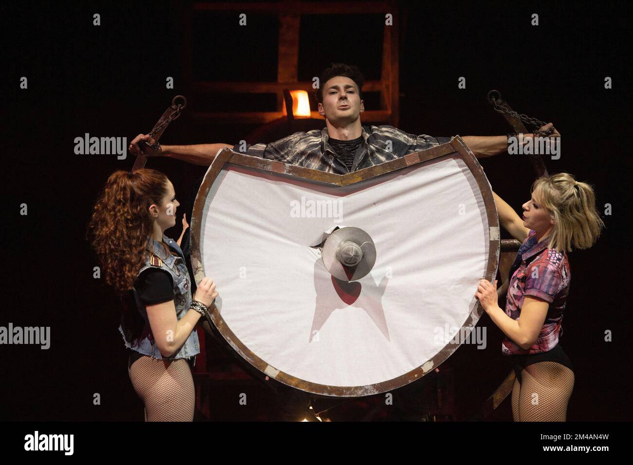 Andrew BLAKE, illusionist, magician, magician, The circus Flic Flac is ...