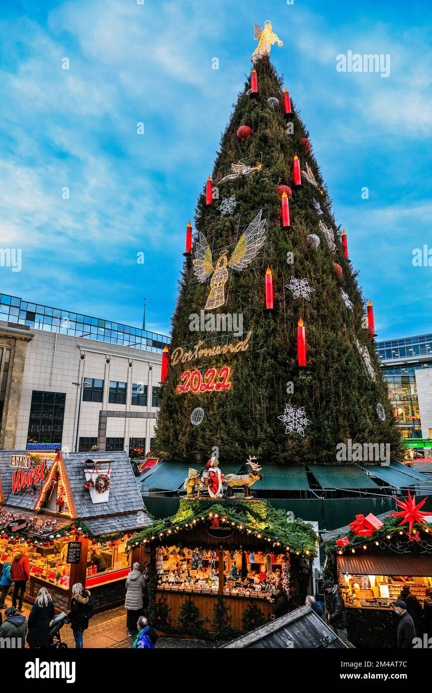 Worlds tallest christmas tree hi-res stock photography and images - Alamy