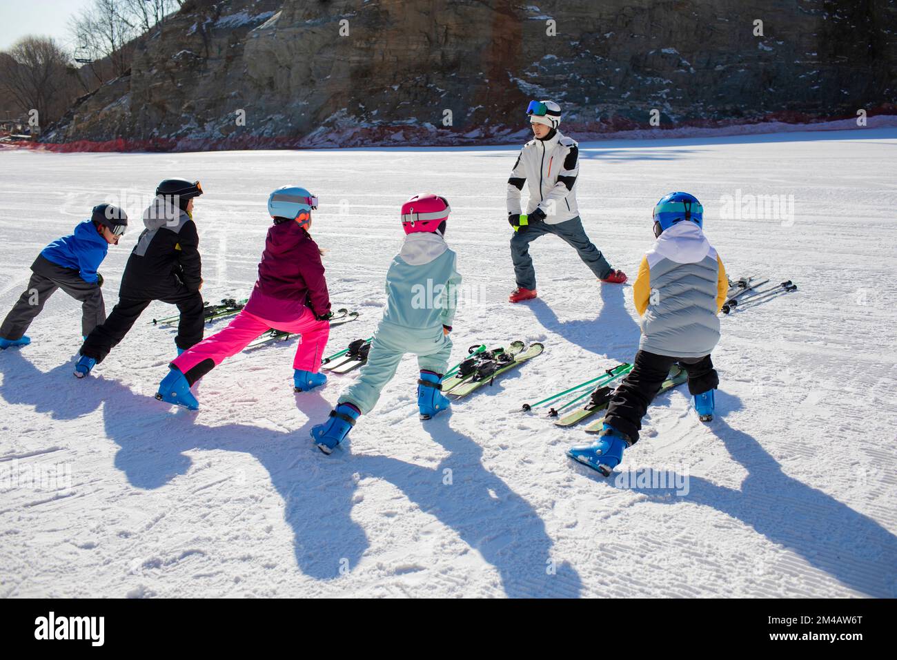 Children learning how to ski hi-res stock photography and images - Alamy