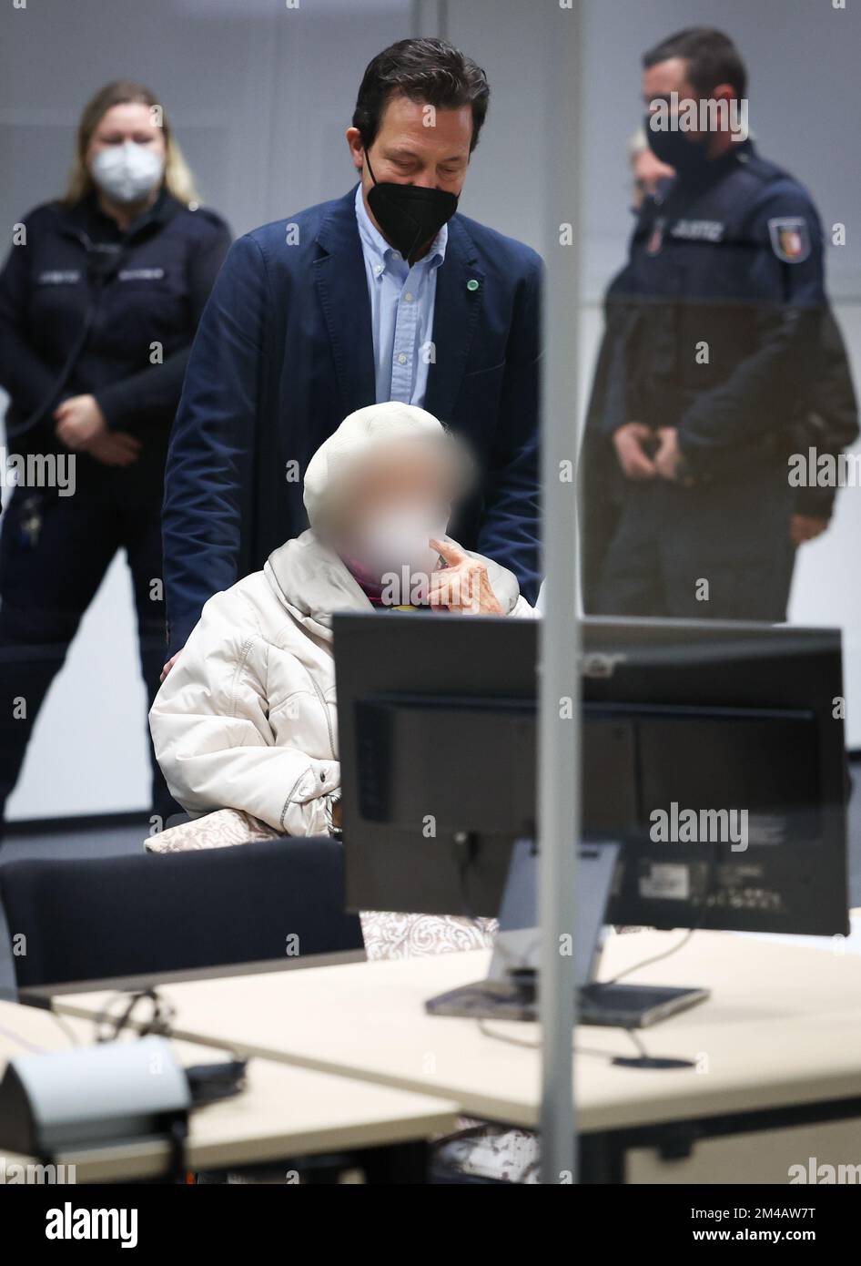 Itzehoe, Germany. 20th Dec, 2022. The defendant Irmgard F. is brought ...