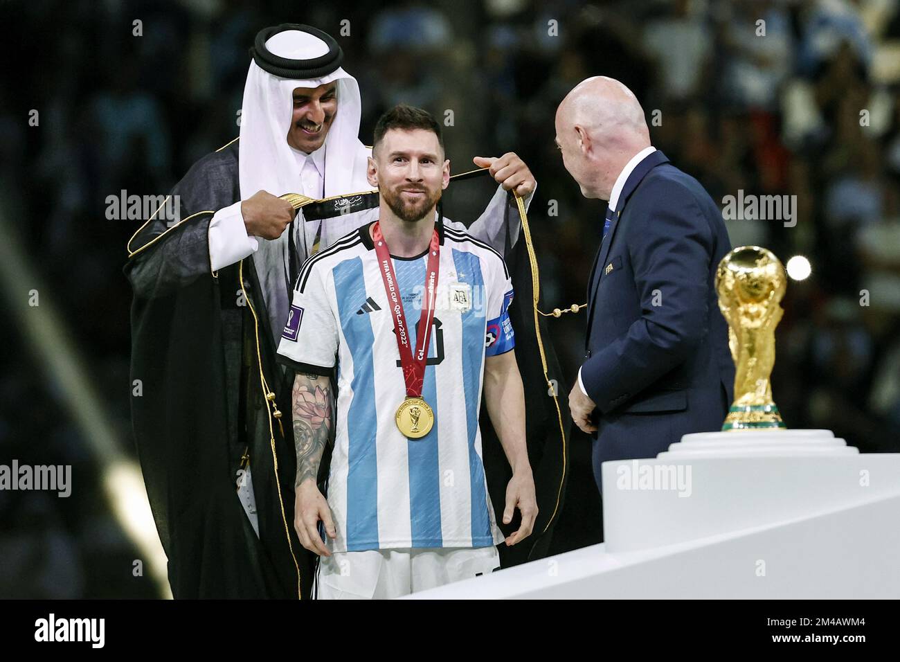 AL DAAYEN - (LR) Emir of Qatar Sheikh Tamim bin Hamad Al Thani gives a ...