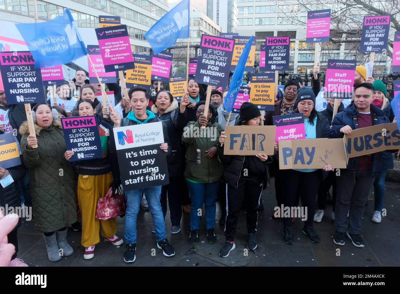 St Thomas' Hospital, Westminster Bridge, London, UK. 20th Dec 2022 ...