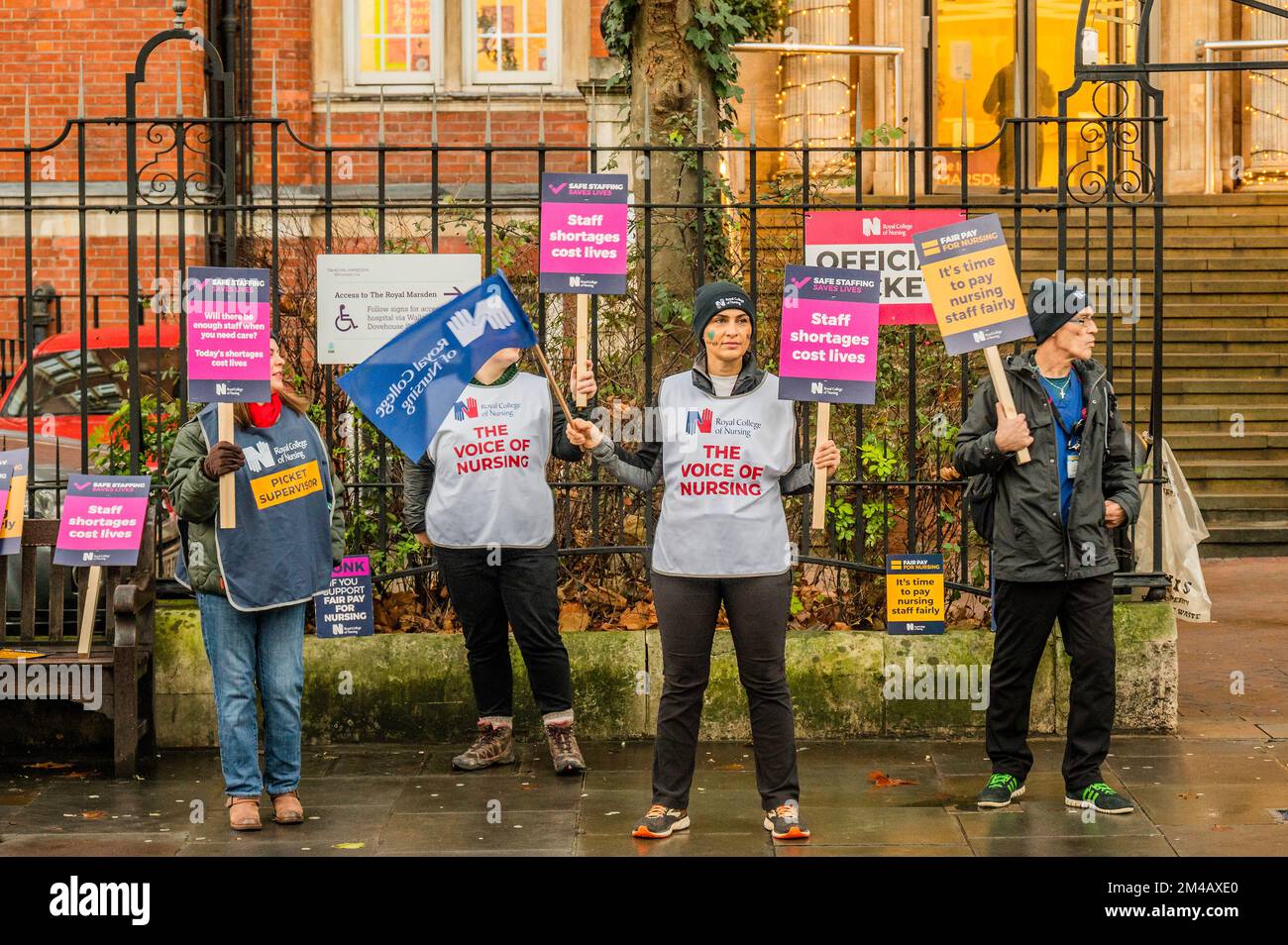 London, UK. 20th Dec, 2022. A picket line of Nurses outside the Royal ...