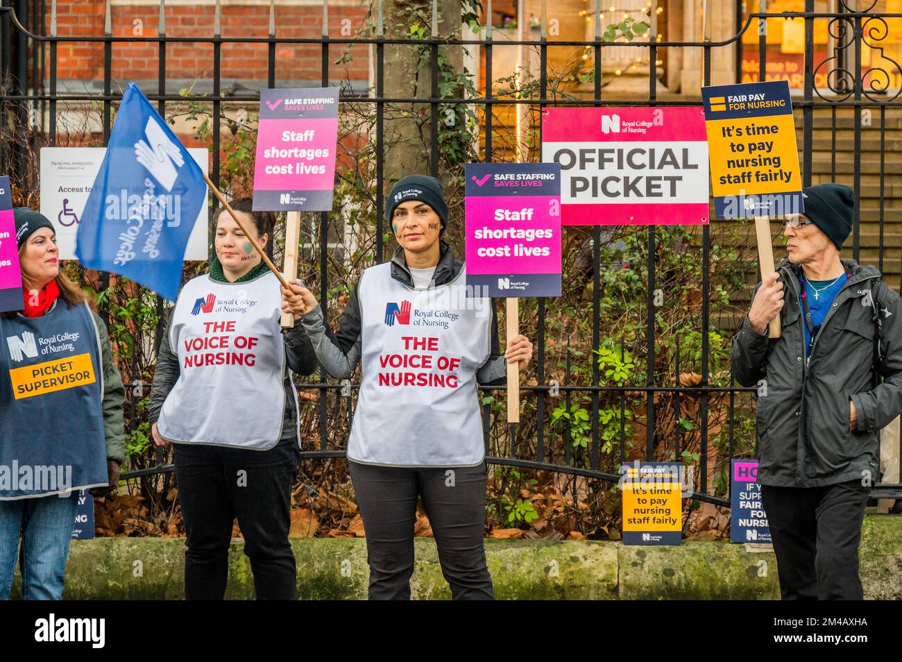 London, UK. 20th Dec, 2022. A picket line of Nurses outside the Royal ...