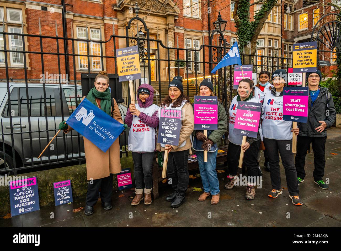 London, UK. 20th Dec, 2022. A picket line of Nurses outside the Royal ...