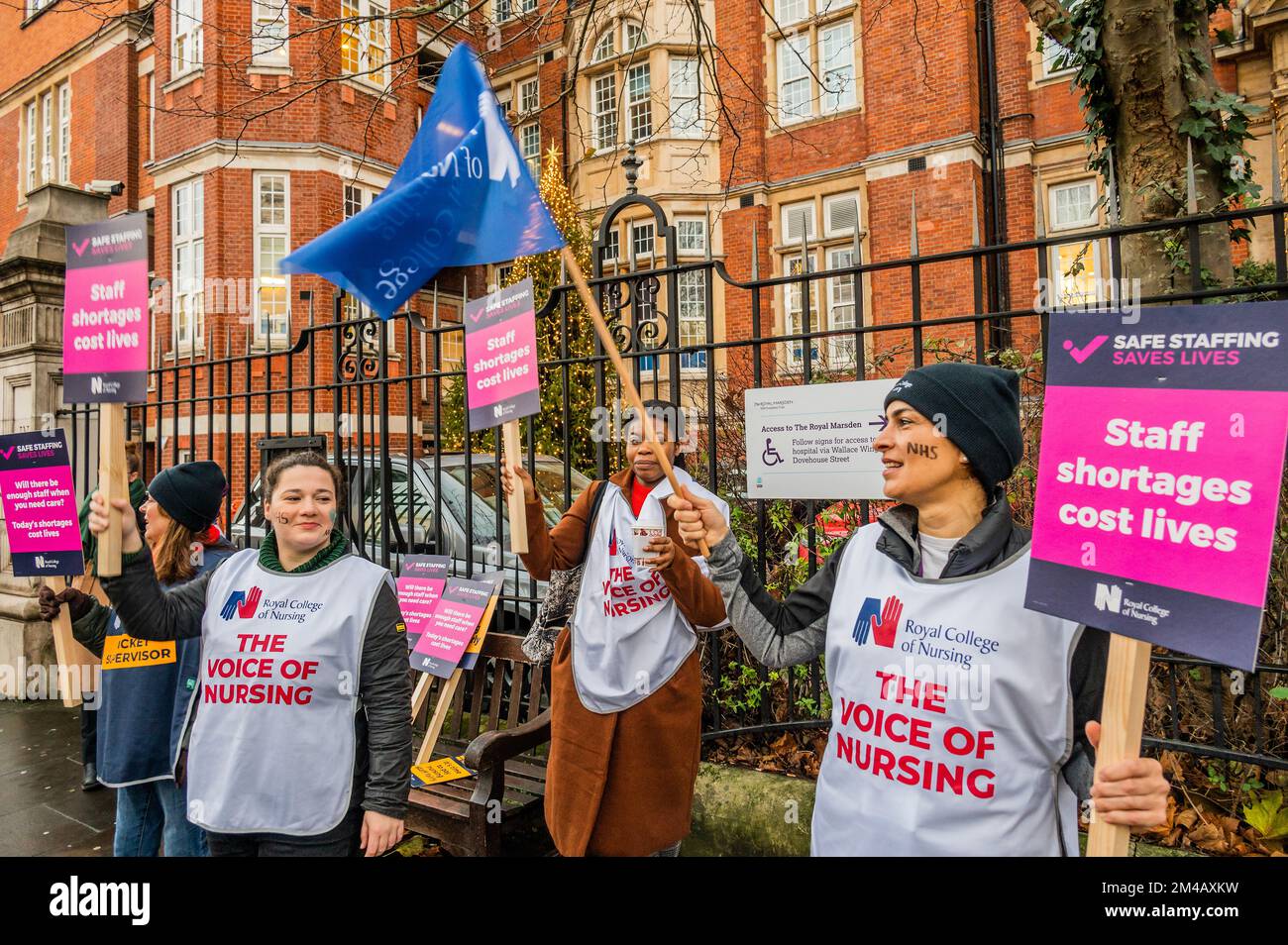 London, UK. 20th Dec, 2022. A picket line of Nurses outside the Royal ...