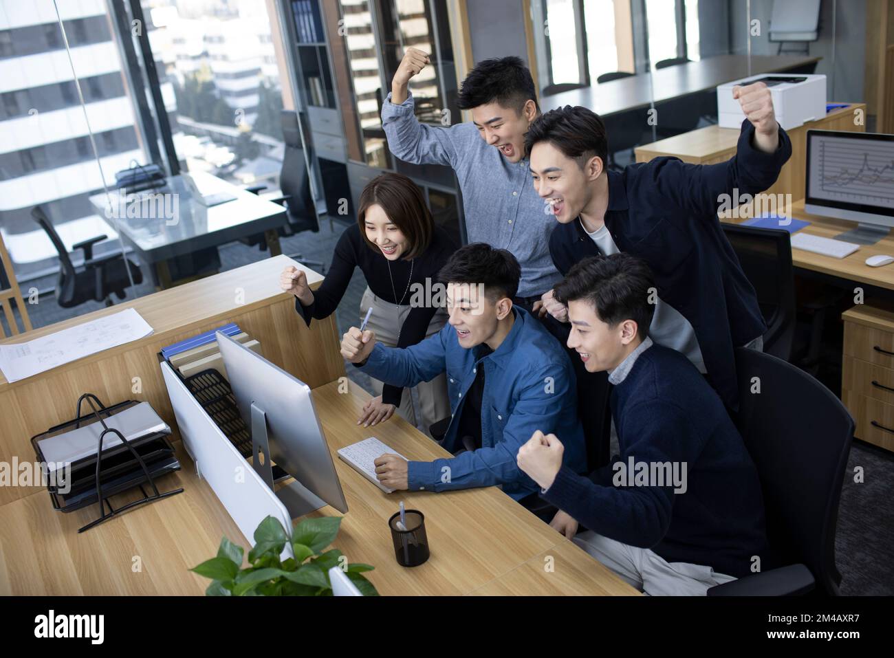 Chinese business people cheering hi-res stock photography and images ...