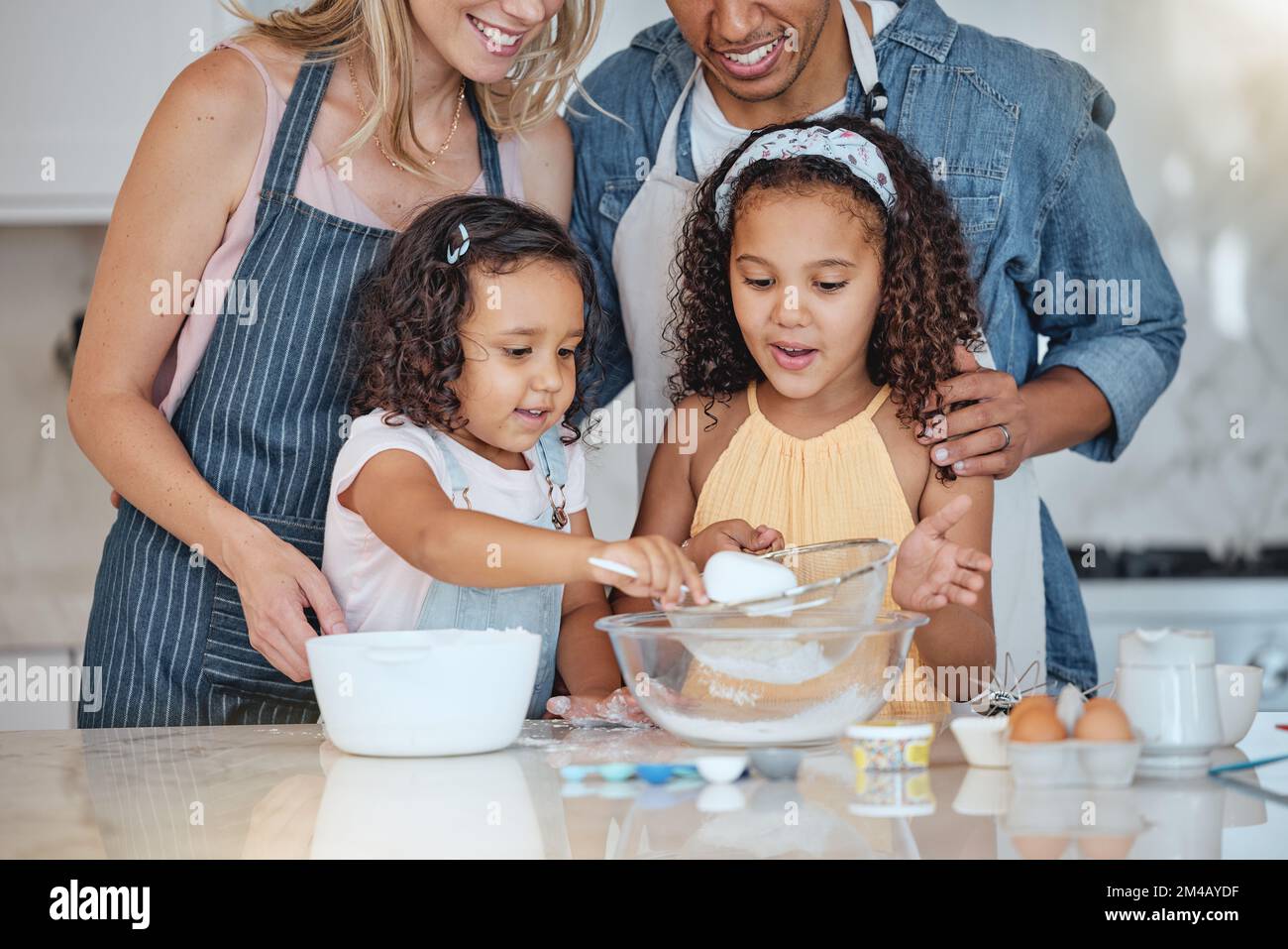 Black girls baking hi-res stock photography and images - Alamy