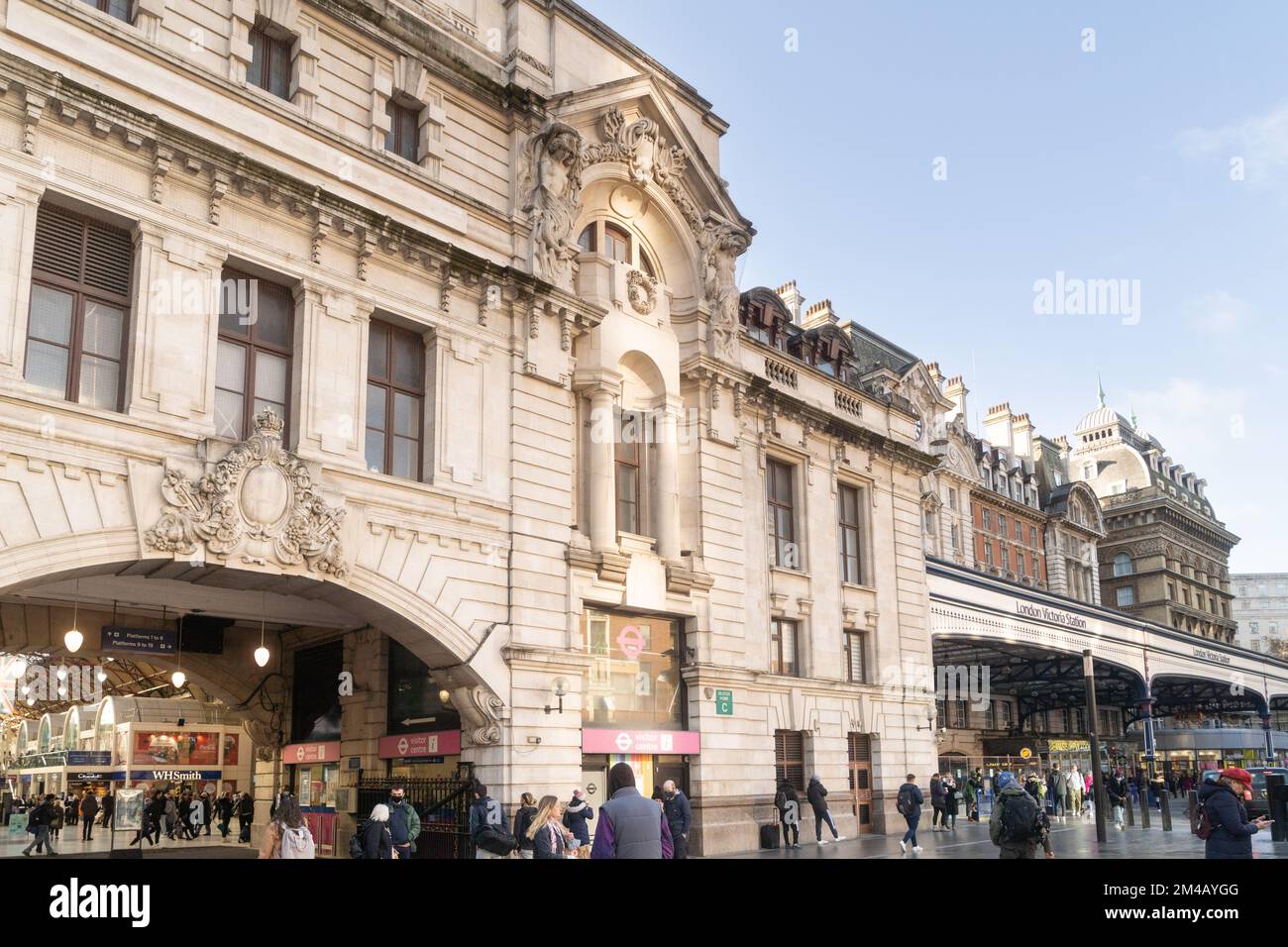 Victoria Station, London Stock Photo - Alamy
