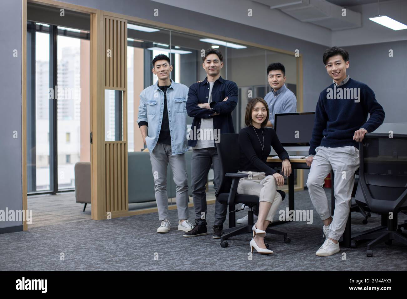 Portrait of confident Chinese business people Stock Photo - Alamy
