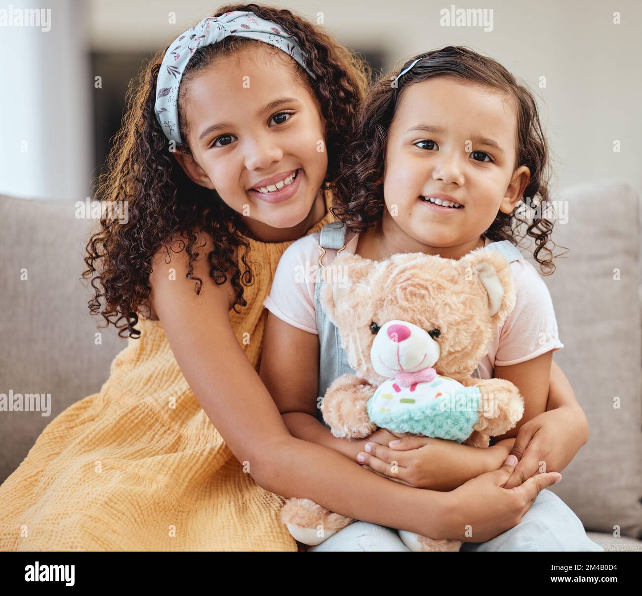 Female kids children hug hi-res stock photography and images - Alamy