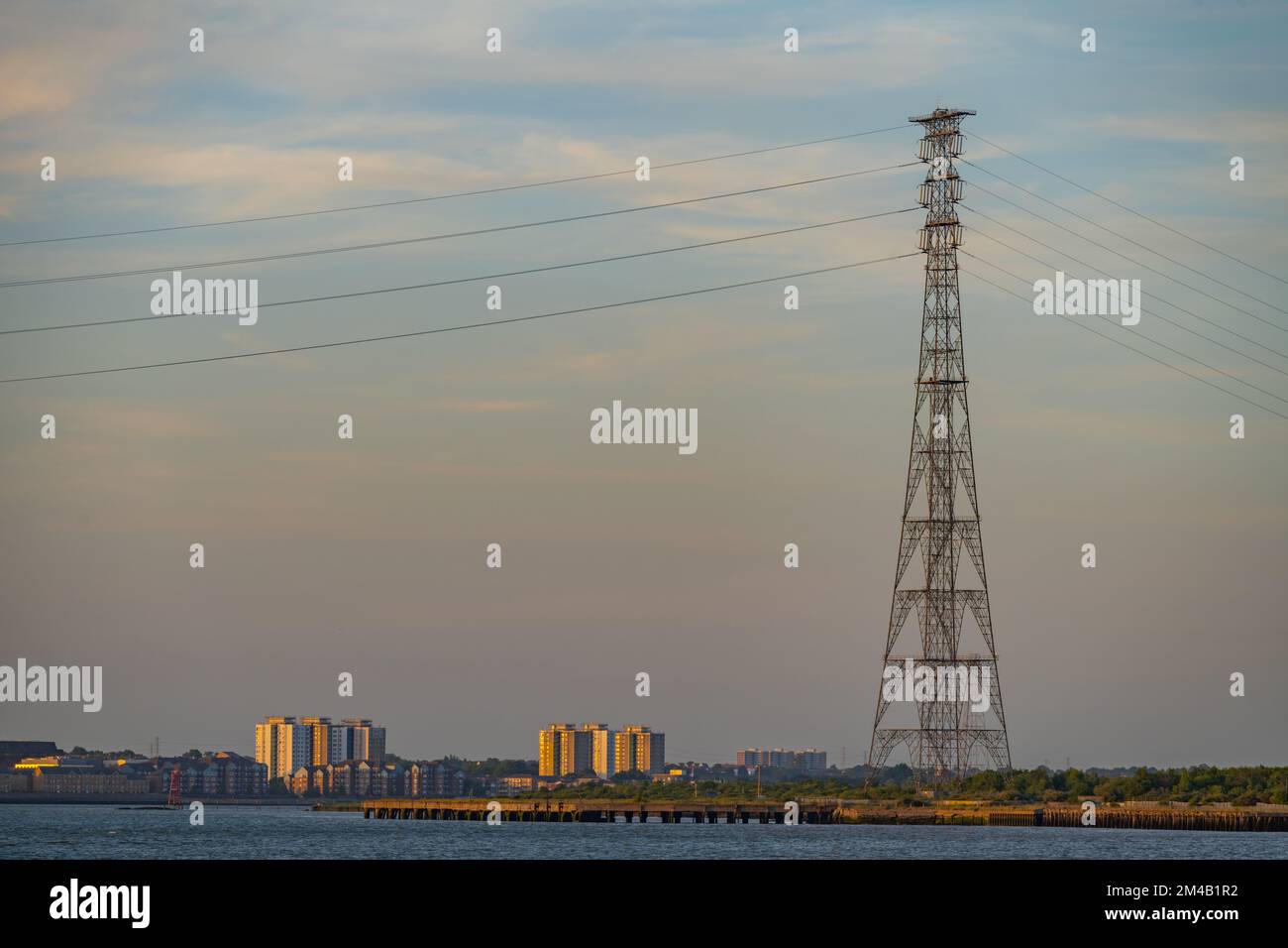 The power lines and pylon across the river Thames at Swamscombe Stock ...