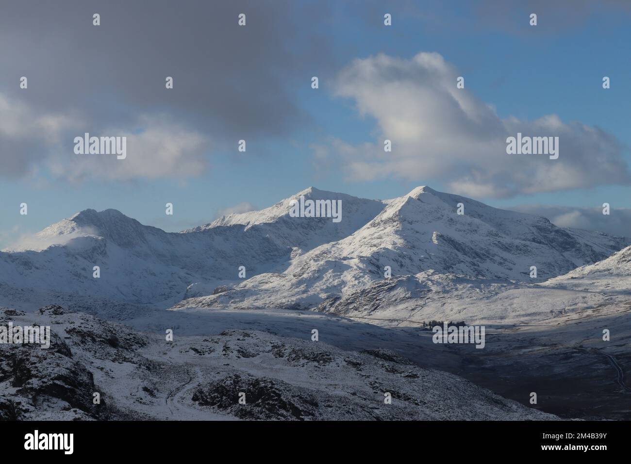Snowdon climbing winter hi-res stock photography and images - Alamy