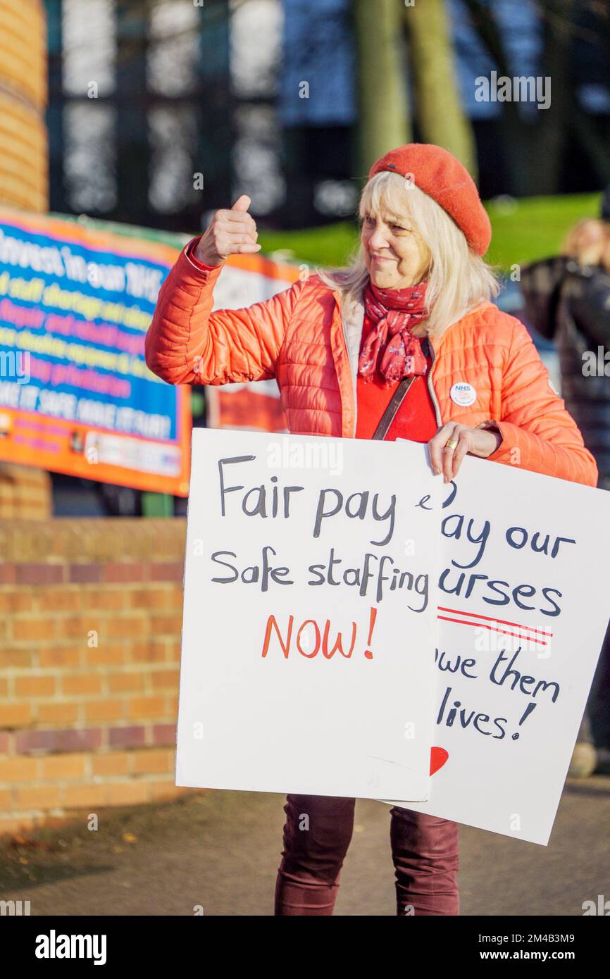 Leeds, UK. 20th December 2022. A lively crowd of nurses are striking ...