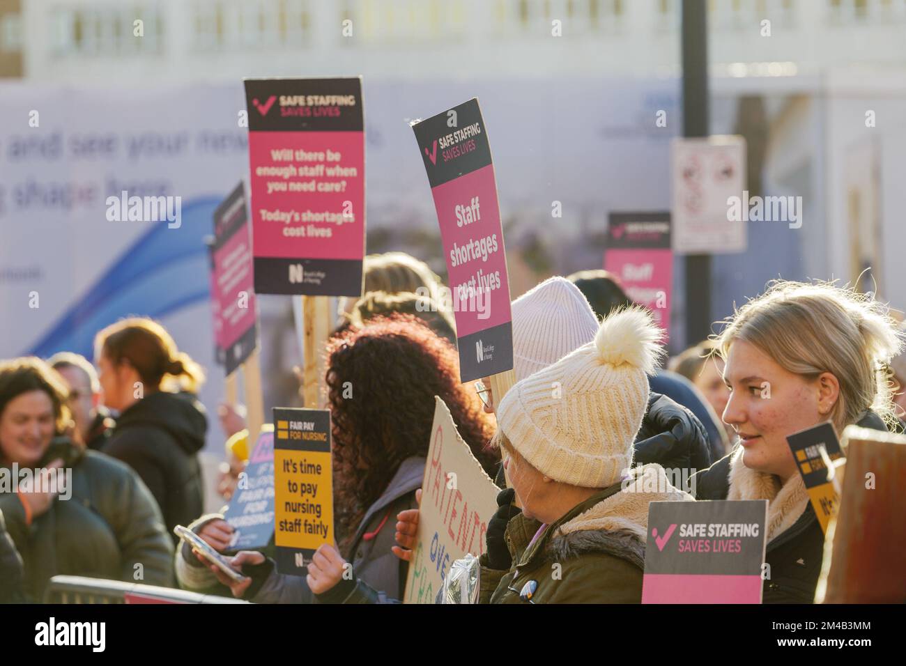 Leeds, UK. 20th December 2022. A lively crowd of nurses are striking ...