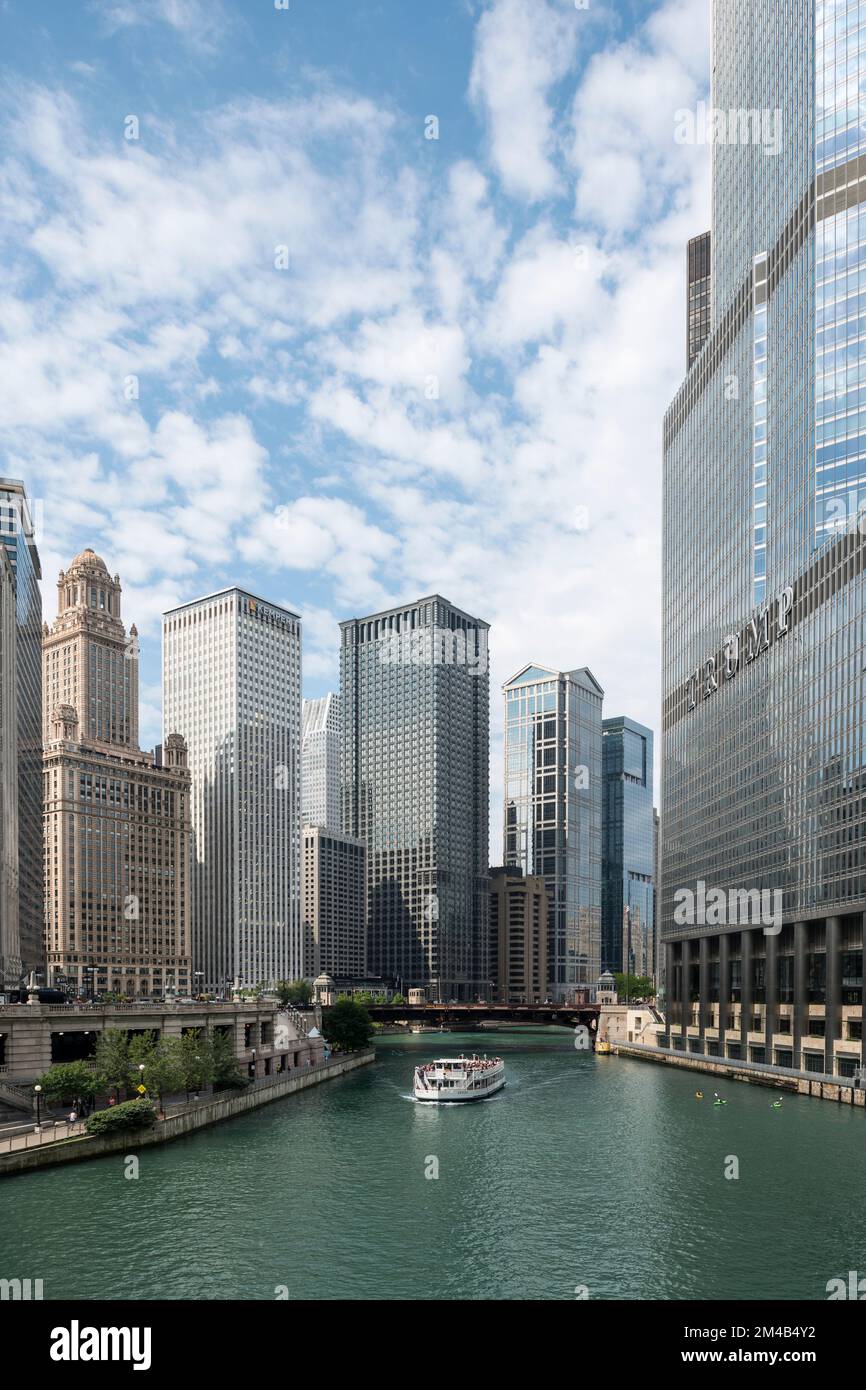 The Chicago River from the DuSable Bridge, Chicago, Illinois, USA Stock ...
