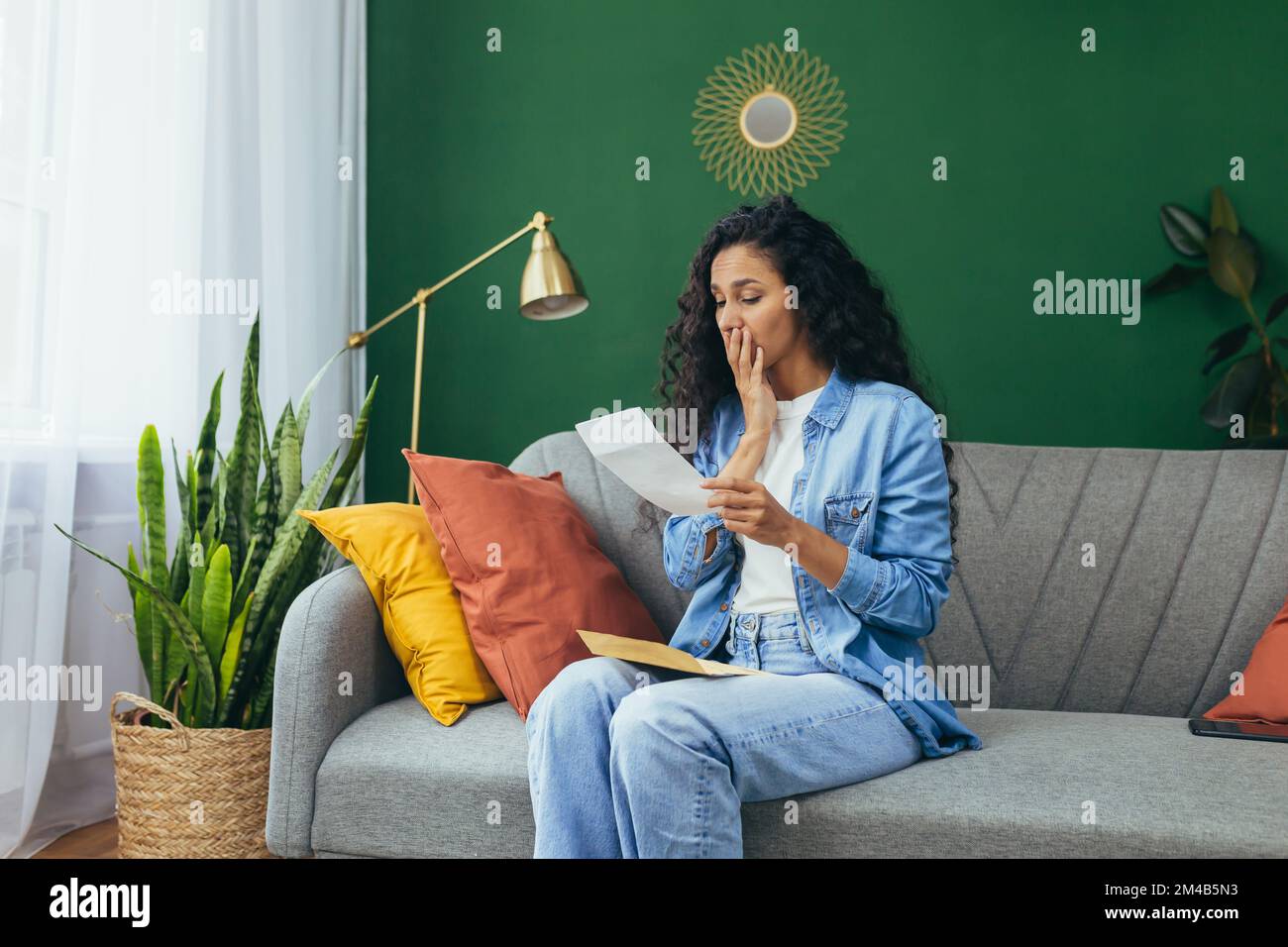 Expense latino hi-res stock photography and images - Alamy